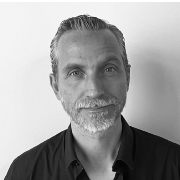 Top 50 des meilleurs écrivains actuels | BOOK VILLAGE